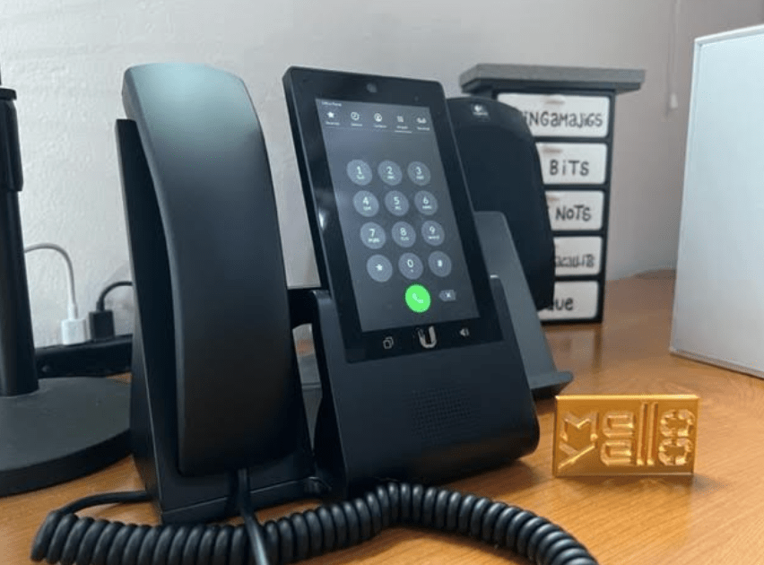 UniFi Talk Review with UTP-Touch VoIP phone | David Mello